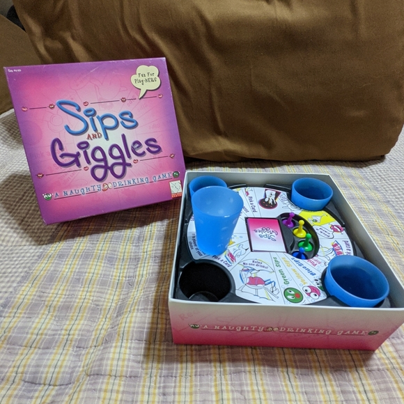mm | Party Supplies | Sip And Giggles Game Fun Drinking Board Game ...